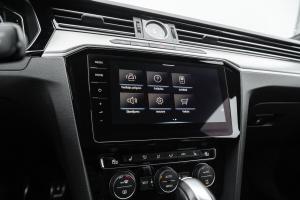 White Volkswagen Arteon 2020 in Riga, with an engine capacity of 2.00 L and mileage of 132 thousand km for 20650 €, photo 26 on AUTOMOTO.COM.LV