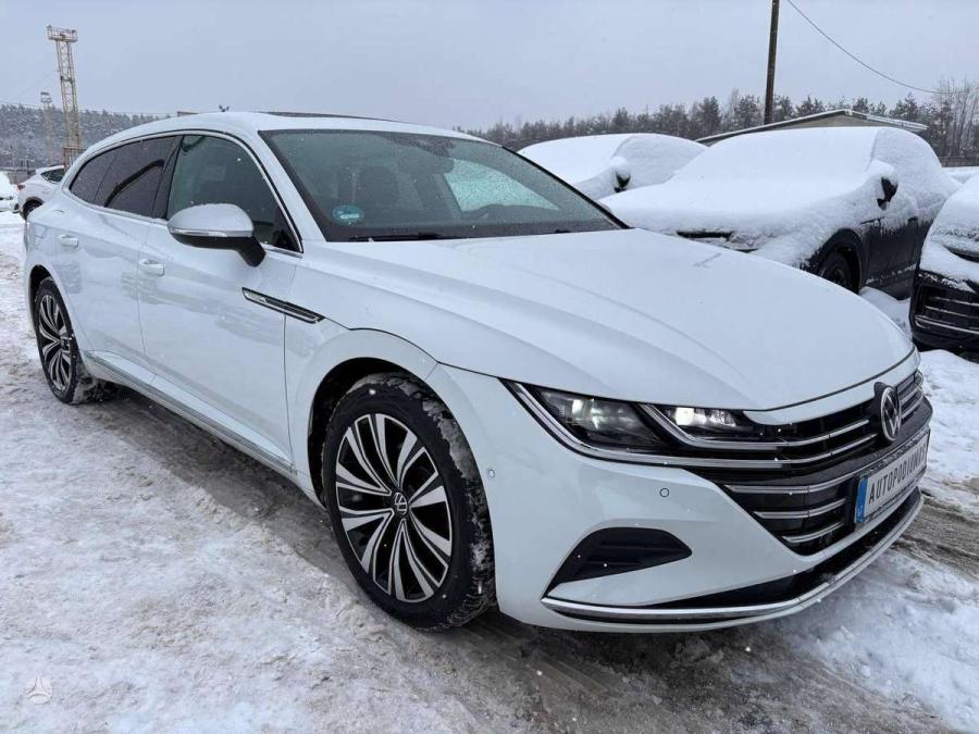 White Volkswagen Arteon 2021 in Vilnius, with an engine capacity of 1.40 L and mileage of 100 thousand km for 22990 €, photo 4 on AUTOMOTO.COM.LV
