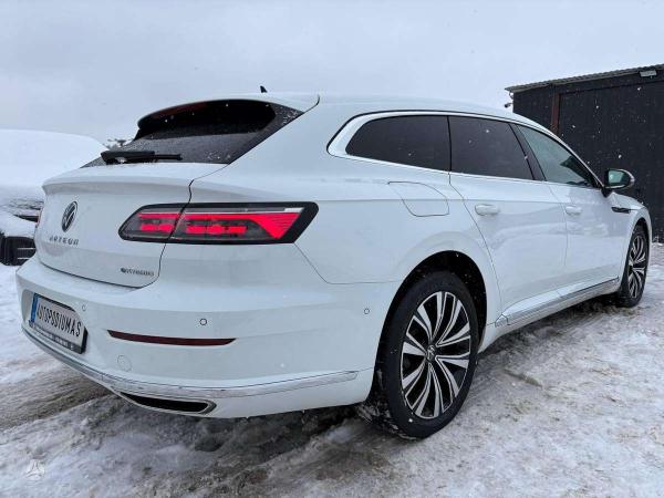 White Volkswagen Arteon 2021 in Vilnius, with an engine capacity of 1.40 L and mileage of 100 thousand km for 22990 €, photo 6 on AUTOMOTO.COM.LV