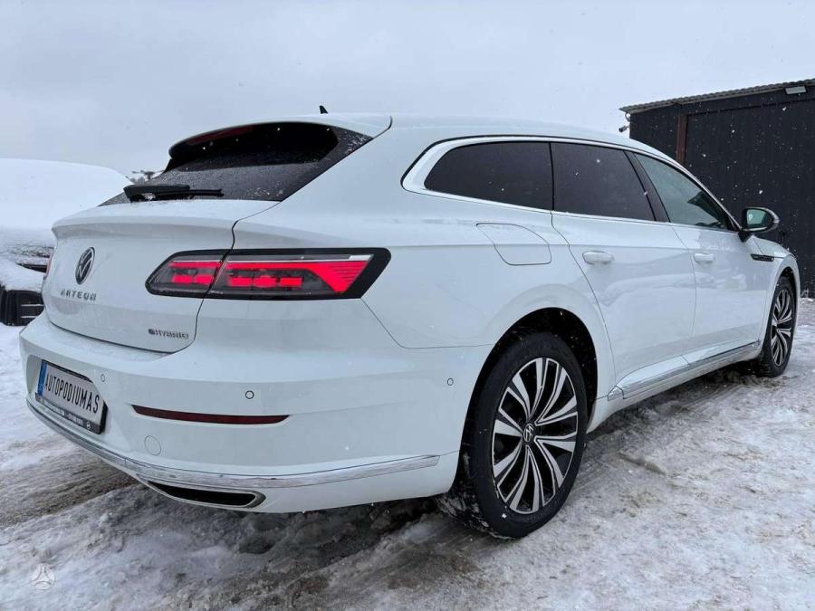 White Volkswagen Arteon 2021 in Vilnius, with an engine capacity of 1.40 L and mileage of 100 thousand km for 22990 €, photo 6 on AUTOMOTO.COM.LV
