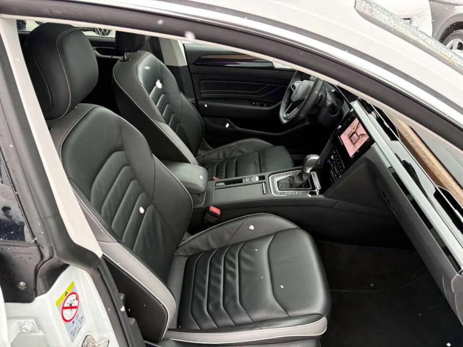 White Volkswagen Arteon 2021 in Vilnius, with an engine capacity of 1.40 L and mileage of 100 thousand km for 22990 €, photo 15 on AUTOMOTO.COM.LV