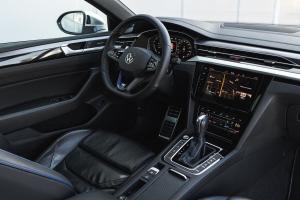 Balts Volkswagen Arteon 2021 Ventspils, ar dzinēja tilpumu 2.00 L un nobraukumu 83 tūkst. km par 34550 €, foto 16 vietnē AUTOMOTO.COM.LV