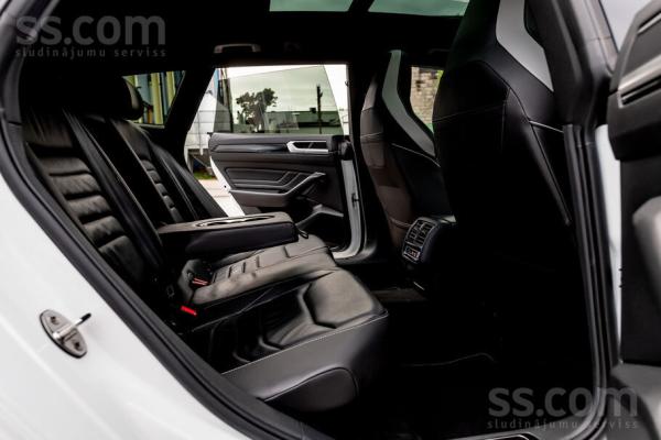 White Volkswagen Arteon 2022 in Tallinn, with an engine capacity of 1.40 L and mileage of 175 thousand km for 26500 €, photo 7 on AUTOMOTO.COM.LV