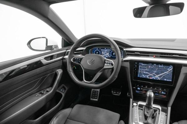White Volkswagen Arteon 2022 in Vilnius, with an engine capacity of 1.40 L and mileage of 126 thousand km for 24900 €, photo 10 on AUTOMOTO.COM.LV