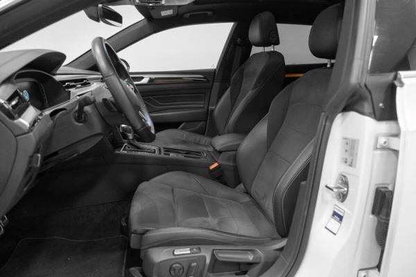 White Volkswagen Arteon 2022 in Vilnius, with an engine capacity of 1.40 L and mileage of 114 thousand km for 23900 €, photo 8 on AUTOMOTO.COM.LV