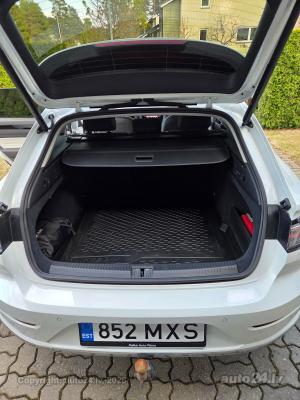Balts Volkswagen Arteon 2022 Tallina, ar dzinēja tilpumu 2.00 L un nobraukumu 63 tūkst. km par 29900 €, foto 5 vietnē AUTOMOTO.COM.LV