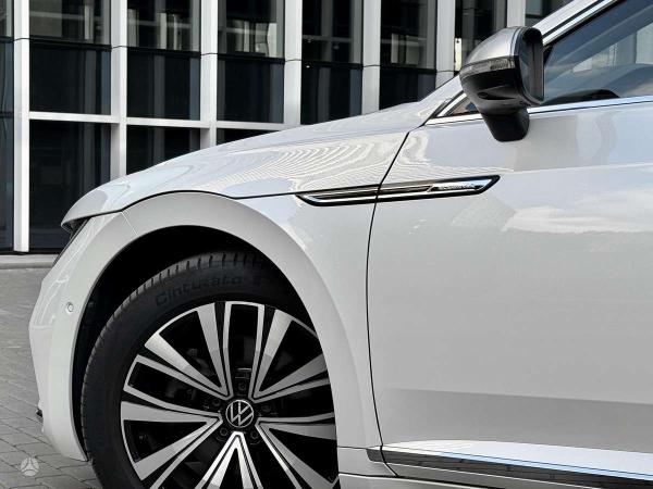 White Volkswagen Arteon 2022 in Vilnius, with an engine capacity of 1.97 L and mileage of 84 thousand km for 25490 €, photo 3 on AUTOMOTO.COM.LV