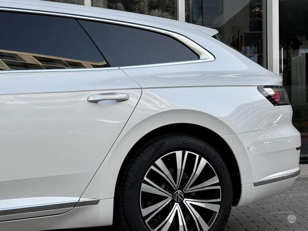 White Volkswagen Arteon 2022 in Vilnius, with an engine capacity of 1.97 L and mileage of 84 thousand km for 25490 €, photo 4 on AUTOMOTO.COM.LV