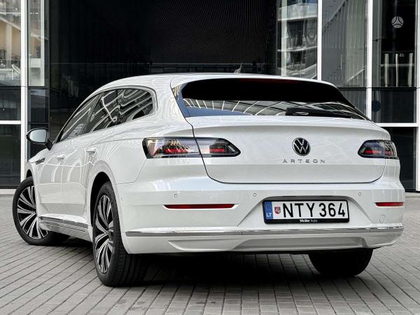 White Volkswagen Arteon 2022 in Vilnius, with an engine capacity of 1.97 L and mileage of 84 thousand km for 25490 €, photo 5 on AUTOMOTO.COM.LV