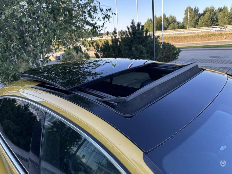 Yellow Volkswagen Arteon 2019 in Vilnius, with an engine capacity of 1.98 L and mileage of 134 thousand km for 18700 €, photo 8 on AUTOMOTO.COM.LV