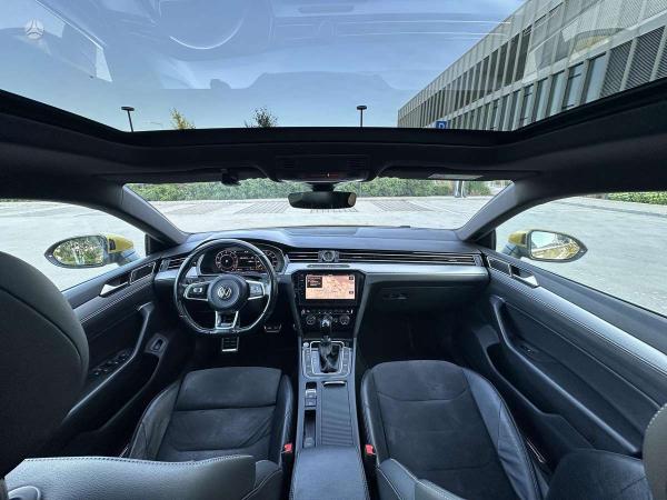 Yellow Volkswagen Arteon 2019 in Vilnius, with an engine capacity of 1.98 L and mileage of 134 thousand km for 18700 €, photo 10 on AUTOMOTO.COM.LV
