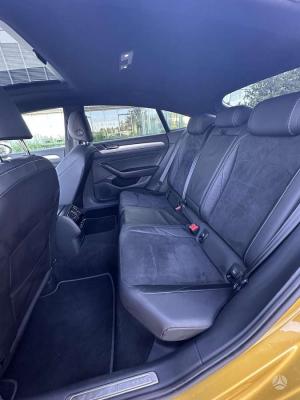 Yellow Volkswagen Arteon 2019 in Vilnius, with an engine capacity of 1.98 L and mileage of 134 thousand km for 18700 €, photo 12 on AUTOMOTO.COM.LV