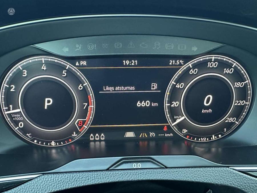 Yellow Volkswagen Arteon 2019 in Vilnius, with an engine capacity of 1.98 L and mileage of 134 thousand km for 18700 €, photo 17 on AUTOMOTO.COM.LV