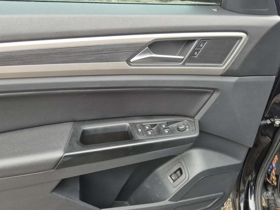 Melns Volkswagen Atlas 2021 Viļņa, ar dzinēja tilpumu 3.60 L un nobraukumu 108 tūkst. km par 10900 €, foto 24 vietnē AUTOMOTO.COM.LV