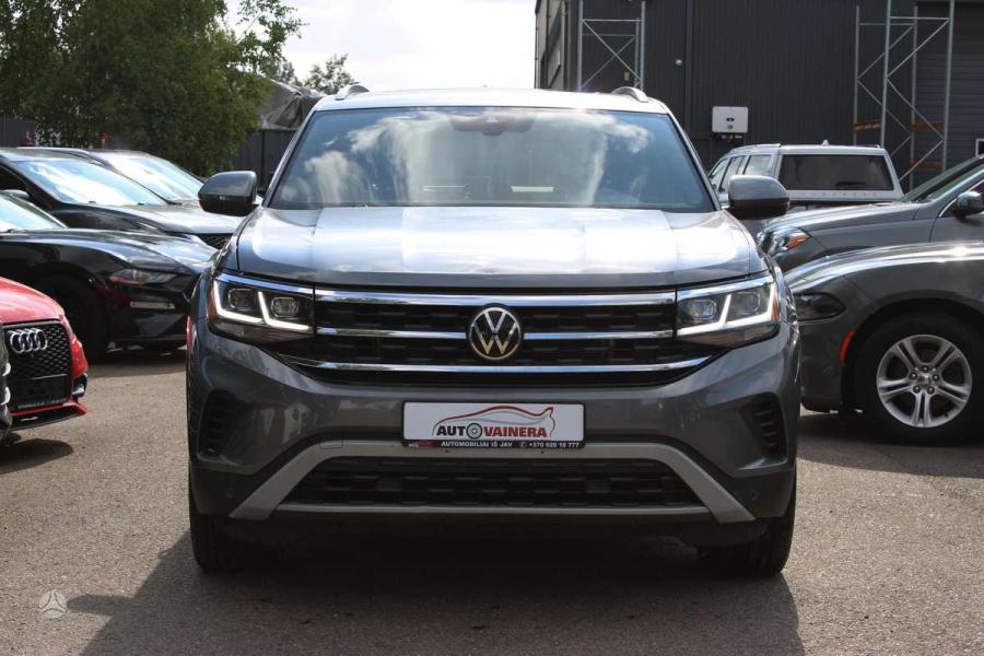 Серый Фольксваген Atlas Cross Sport 2020 в Вильнюс, объемом двигателя 3.60 л и пробегом 121 тыс. км за 18500 €, фото 3 на AUTOMOTO.COM.LV