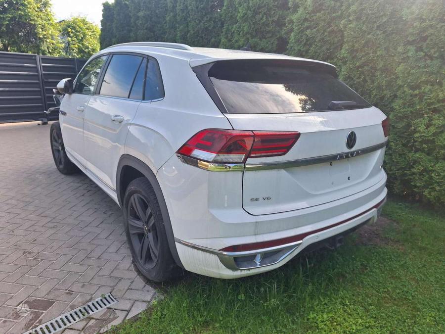 Balts Volkswagen Atlas Cross Sport 2021 Kauņa, ar dzinēja tilpumu 3.60 L un nobraukumu 91 tūkst. km par 9900 €, foto 1 vietnē AUTOMOTO.COM.LV