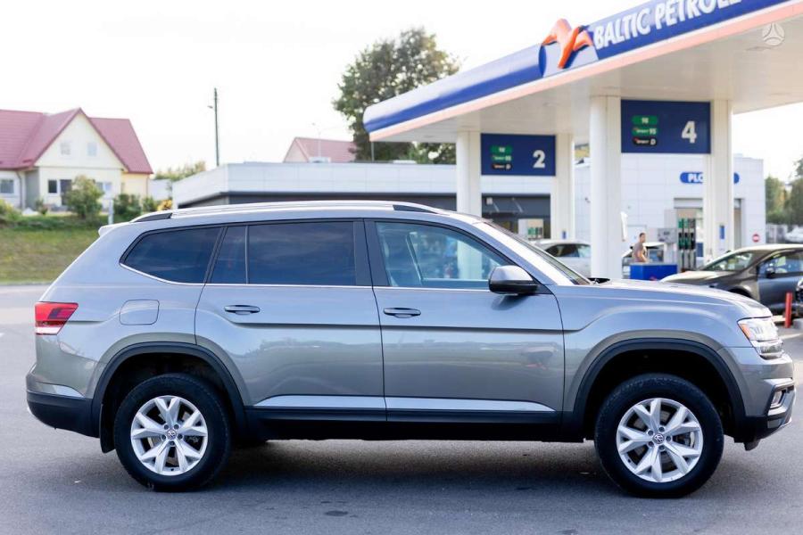 Pelēks Volkswagen Atlas 2018 Viļņa, ar dzinēja tilpumu 3.60 L un nobraukumu 130 tūkst. km par 15500 €, foto 4 vietnē AUTOMOTO.COM.LV