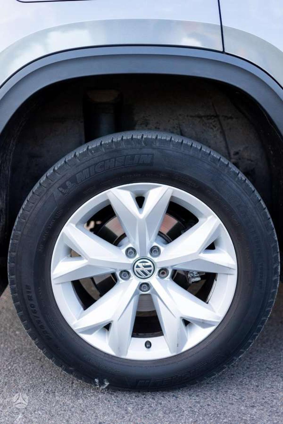 Pelēks Volkswagen Atlas 2018 Viļņa, ar dzinēja tilpumu 3.60 L un nobraukumu 130 tūkst. km par 15500 €, foto 33 vietnē AUTOMOTO.COM.LV