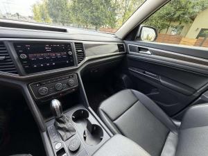 Grey Volkswagen Atlas 2019 in Ukmerge, with an engine capacity of 3.60 L and mileage of 300 thousand km for 8500 €, photo 18 on AUTOMOTO.COM.LV