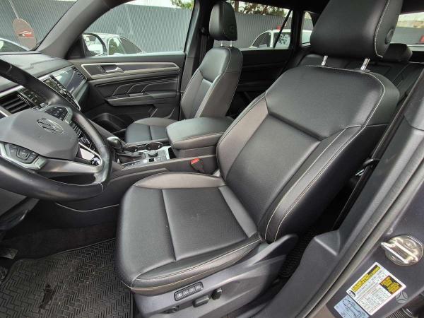 Grey Volkswagen Atlas 2020 in Vilnius, with an engine capacity of 3.60 L and mileage of 121 thousand km for 18500 €, photo 8 on AUTOMOTO.COM.LV