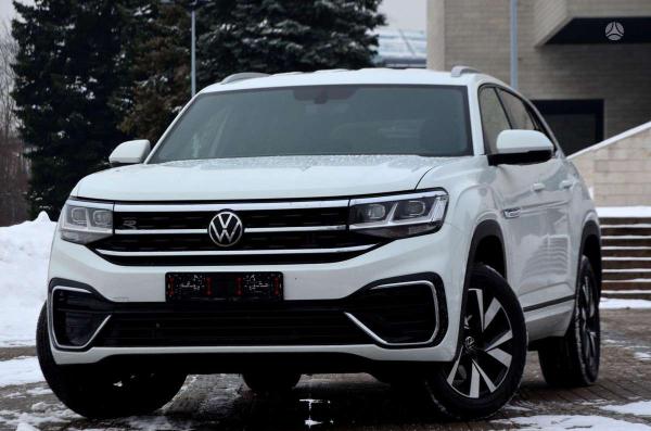 White Volkswagen Atlas 2020 in Vilnius, with an engine capacity of 1.98 L and mileage of 16 thousand km for 29999 €, photo 4 on AUTOMOTO.COM.LV