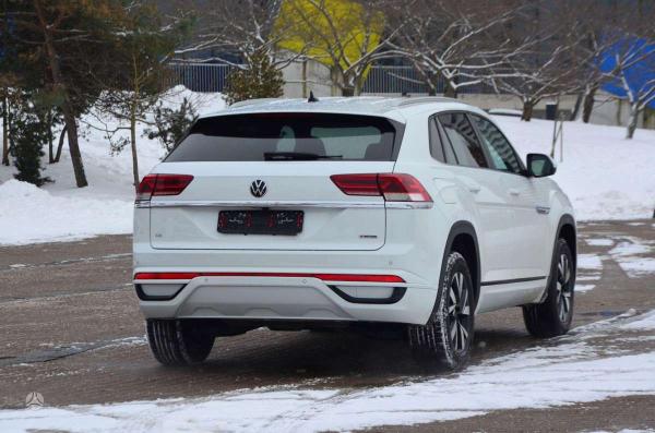 White Volkswagen Atlas 2020 in Vilnius, with an engine capacity of 1.98 L and mileage of 16 thousand km for 29999 €, photo 10 on AUTOMOTO.COM.LV
