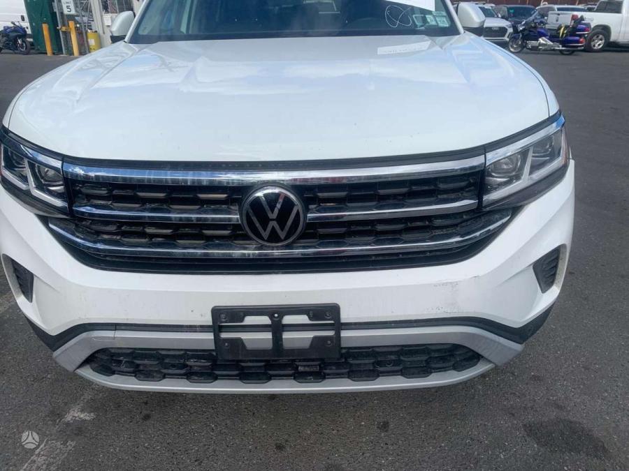 White Volkswagen Atlas 2021 in Vilnius, with an engine capacity of 3.60 L and mileage of 132 thousand km for 13900 €, photo 6 on AUTOMOTO.COM.LV