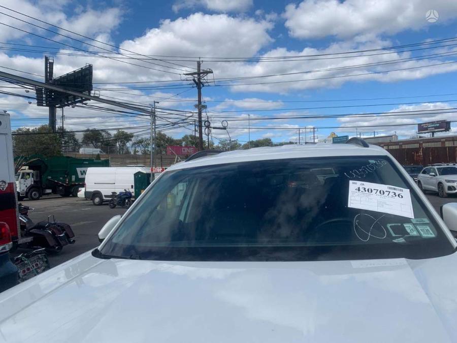 White Volkswagen Atlas 2021 in Vilnius, with an engine capacity of 3.60 L and mileage of 132 thousand km for 13900 €, photo 15 on AUTOMOTO.COM.LV