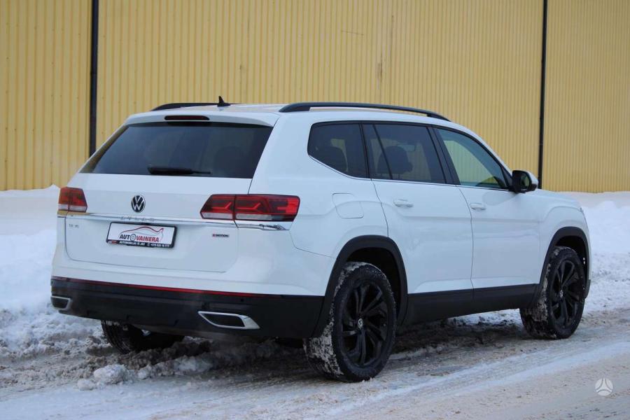White Volkswagen Atlas 2021 in Vilnius, with an engine capacity of 3.60 L and mileage of 132 thousand km for 20300 €, photo 7 on AUTOMOTO.COM.LV