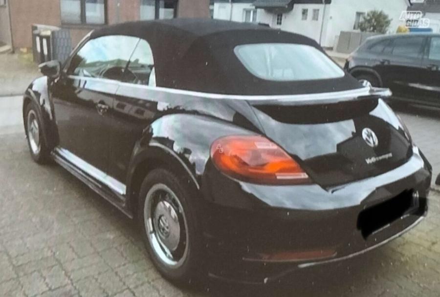 Black Volkswagen Beetle 2017 in Kaunas, with an engine capacity of 1.40 L and mileage of 20 thousand km for 32695 €, photo 3 on AUTOMOTO.COM.LV