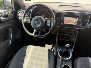 Black Volkswagen Beetle 2017 in Kaunas, with an engine capacity of 2.00 L and mileage of 71 thousand km for 22619 €, photo 12 on AUTOMOTO.COM.LV