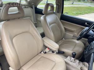 Melns Volkswagen Beetle 2000 Rīga, ar dzinēja tilpumu 2.00 L un nobraukumu 257 tūkst. km par 2200 €, foto 7 vietnē AUTOMOTO.COM.LV
