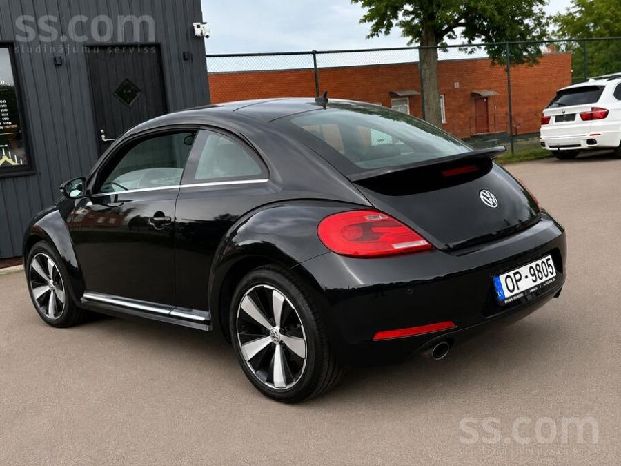 Black Volkswagen Beetle 2011 in Riga, with an engine capacity of 2.00 L and mileage of 215 thousand km for 7990 €, photo 7 on AUTOMOTO.COM.LV