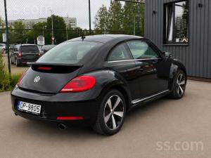 Black Volkswagen Beetle 2011 in Riga, with an engine capacity of 2.00 L and mileage of 215 thousand km for 7990 €, photo 9 on AUTOMOTO.COM.LV