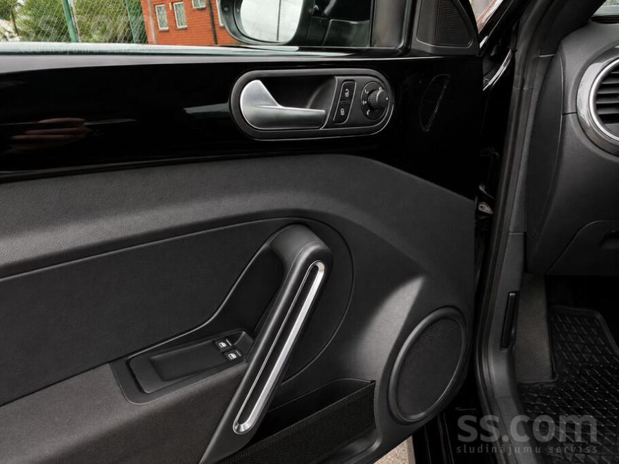 Black Volkswagen Beetle 2011 in Riga, with an engine capacity of 2.00 L and mileage of 215 thousand km for 7990 €, photo 13 on AUTOMOTO.COM.LV