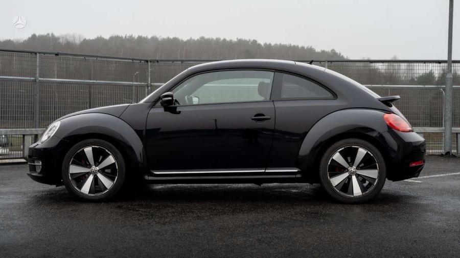 Melns Volkswagen Beetle 2013 Viļņa, ar dzinēja tilpumu 1.98 L un nobraukumu 210 tūkst. km par 6450 €, foto 2 vietnē AUTOMOTO.COM.LV