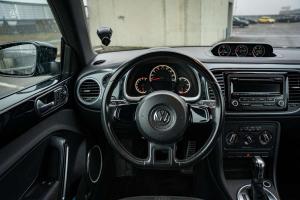 Melns Volkswagen Beetle 2013 Viļņa, ar dzinēja tilpumu 1.98 L un nobraukumu 210 tūkst. km par 6450 €, foto 15 vietnē AUTOMOTO.COM.LV
