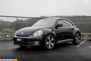 Melns Volkswagen Beetle 2013 Viļņa, ar dzinēja tilpumu 2.00 L un nobraukumu 210 tūkst. km par 6450 €, foto  vietnē AUTOMOTO.COM.LV