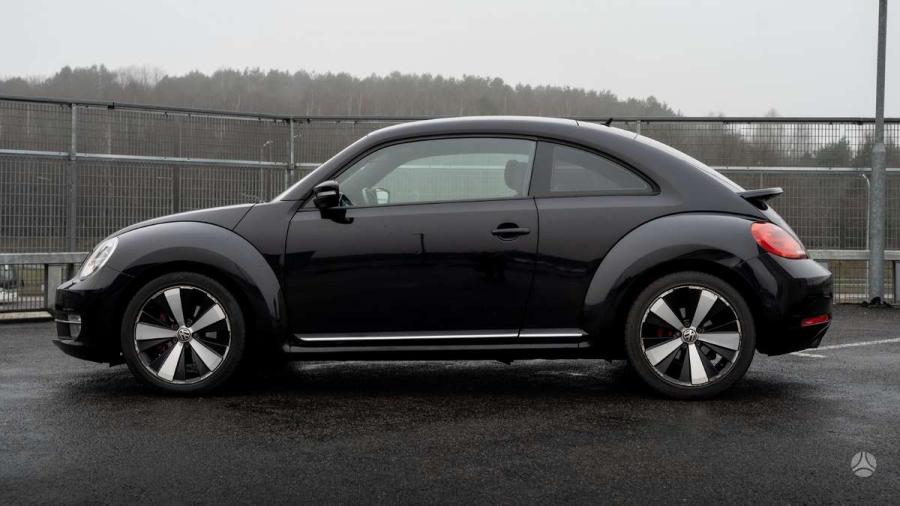 Black Volkswagen Beetle 2019 in Vilnius, with an engine capacity of 1.98 L and mileage of 210 thousand km for 6450 €, photo 2 on AUTOMOTO.COM.LV