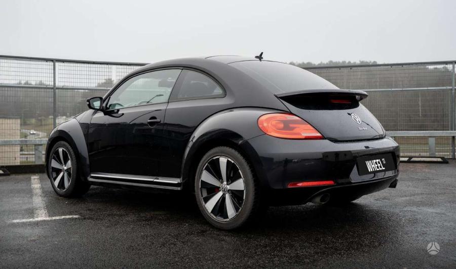 Black Volkswagen Beetle 2019 in Vilnius, with an engine capacity of 1.98 L and mileage of 210 thousand km for 6450 €, photo 3 on AUTOMOTO.COM.LV