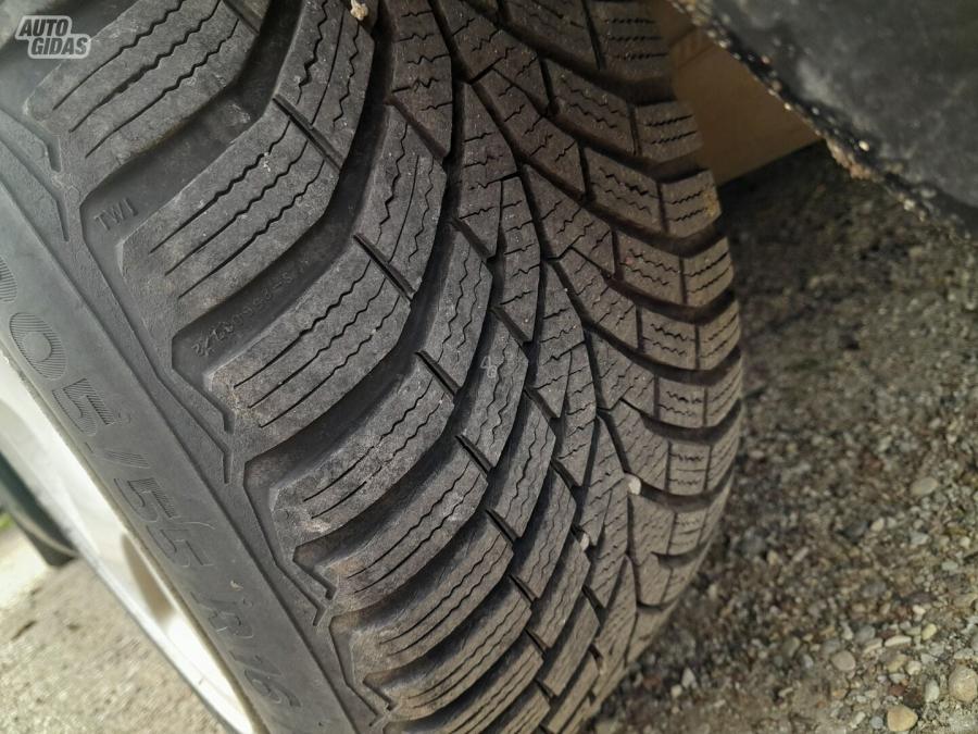 Melns Volkswagen Beetle 2000 Marijampole, ar dzinēja tilpumu 2.00 L un nobraukumu 291 tūkst. km par 850 €, foto 8 vietnē AUTOMOTO.COM.LV
