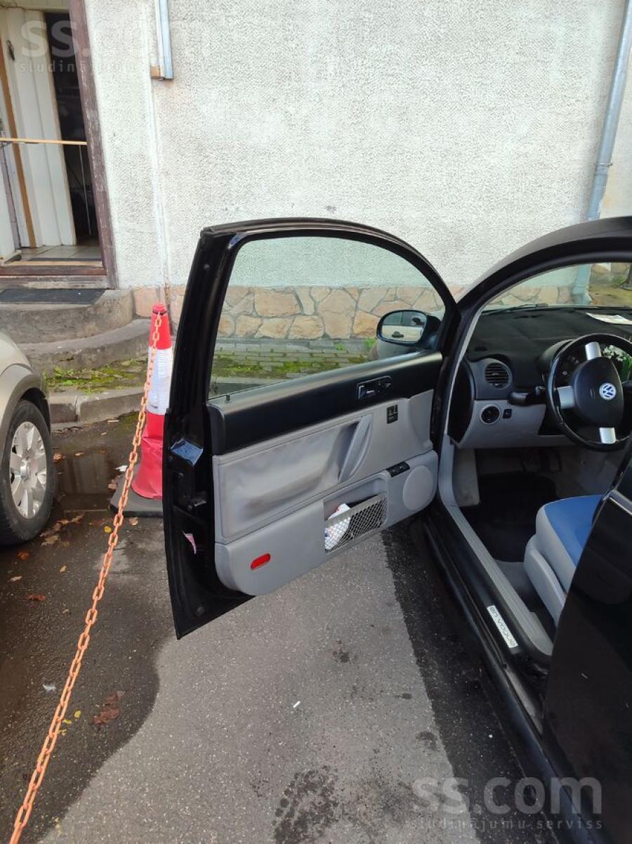 Black Volkswagen Beetle 2001 in Riga, with an engine capacity of 1.90 L and mileage of 254 thousand km for 2700 €, photo 6 on AUTOMOTO.COM.LV