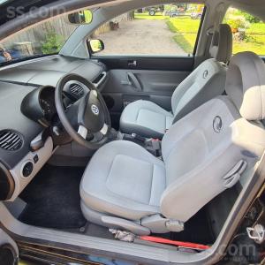 Black Volkswagen Beetle 2003 in Limbazi, with an engine capacity of 1.40 L and mileage of 193 thousand km for 1800 €, photo 4 on AUTOMOTO.COM.LV