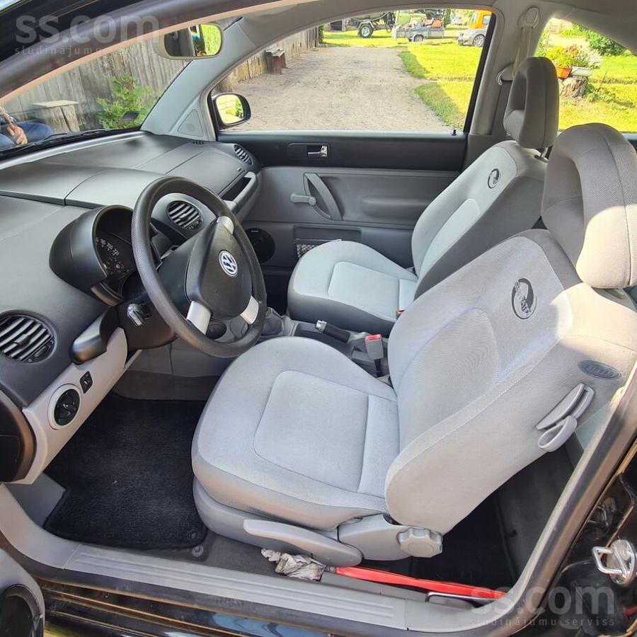Black Volkswagen Beetle 2003 in Limbazi, with an engine capacity of 1.40 L and mileage of 193 thousand km for 1800 €, photo 4 on AUTOMOTO.COM.LV