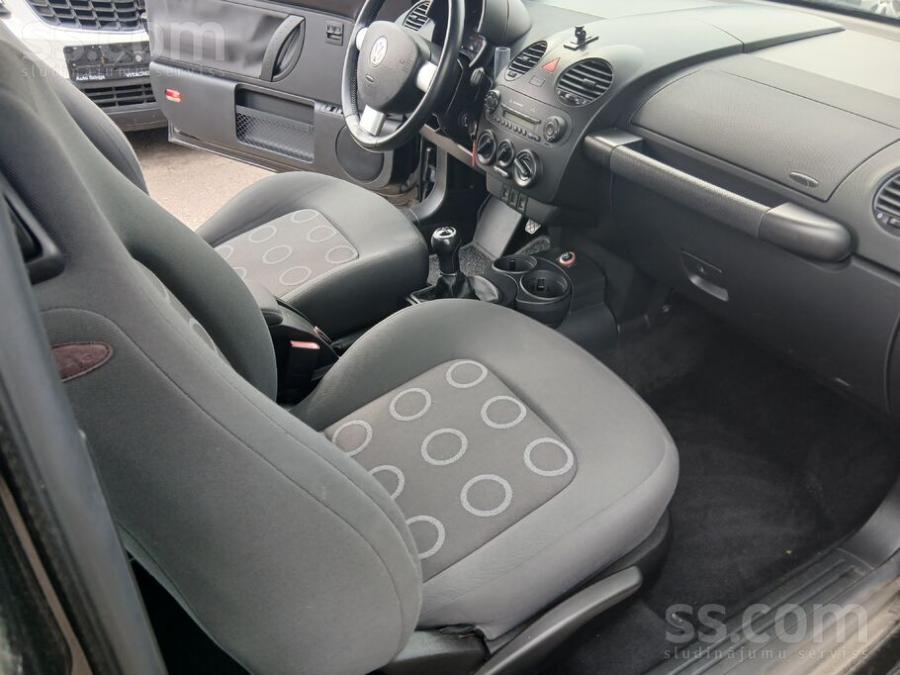 Melns Volkswagen Beetle 2004 Rīga, ar dzinēja tilpumu 1.60 L un nobraukumu 190 tūkst. km par 3150 €, foto 16 vietnē AUTOMOTO.COM.LV