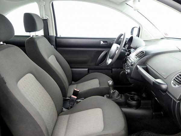 Black Volkswagen Beetle 2009 in Tallinn, with an engine capacity of 1.60 L and mileage of 197 thousand km for 1599 €, photo 6 on AUTOMOTO.COM.LV