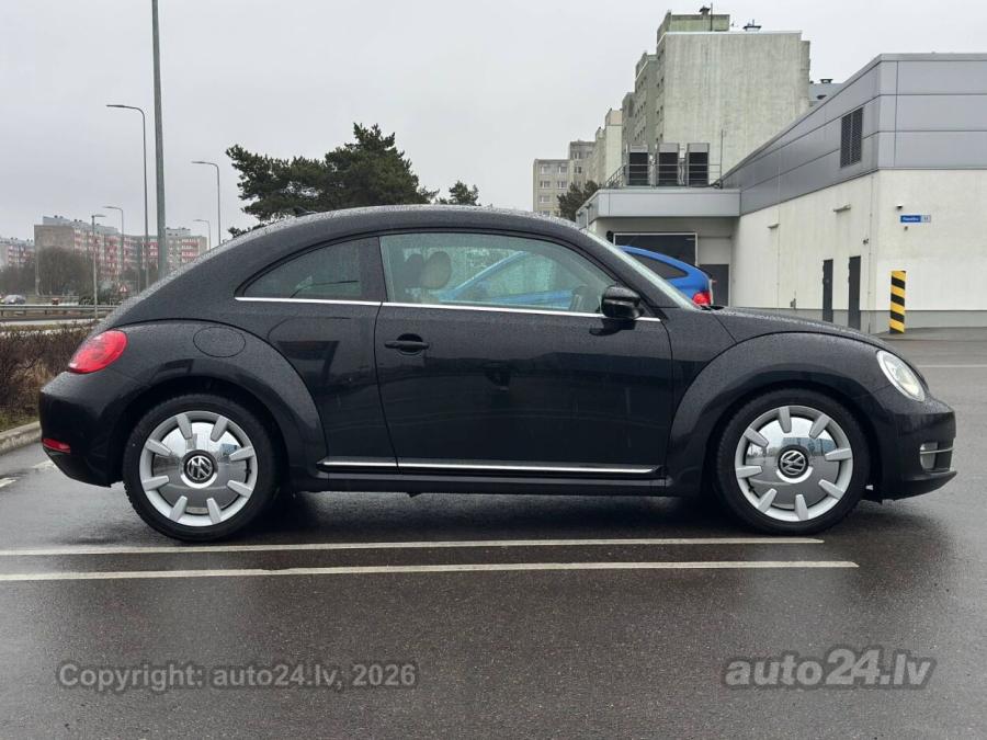 Melns Volkswagen Beetle 2012 Tallina, ar dzinēja tilpumu 2.00 L un nobraukumu 215 tūkst. km par 6999 €, foto 5 vietnē AUTOMOTO.COM.LV