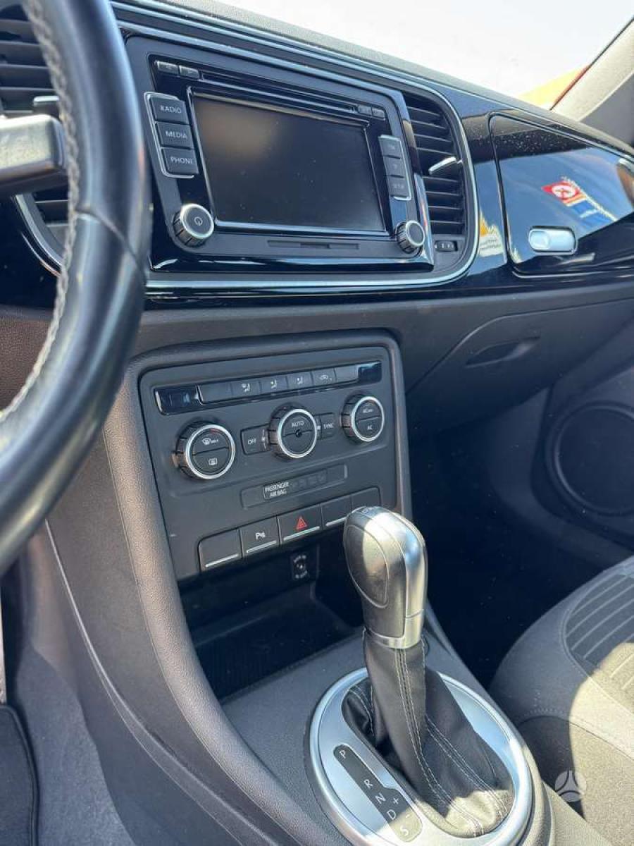 Black Volkswagen Beetle 2012 in Vilnius, with an engine capacity of 1.98 L and mileage of 210 thousand km for 6450 €, photo 20 on AUTOMOTO.COM.LV