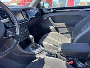 Black Volkswagen Beetle 2012 in Vilnius, with an engine capacity of 1.98 L and mileage of 210 thousand km for 6450 €, photo 21 on AUTOMOTO.COM.LV