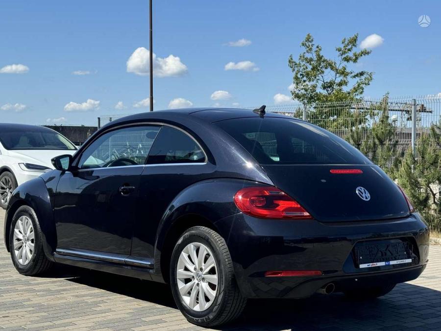 Melns Volkswagen Beetle 2012 Šauļi, ar dzinēja tilpumu 1.60 L un nobraukumu 245 tūkst. km par 4699 €, foto 5 vietnē AUTOMOTO.COM.LV
